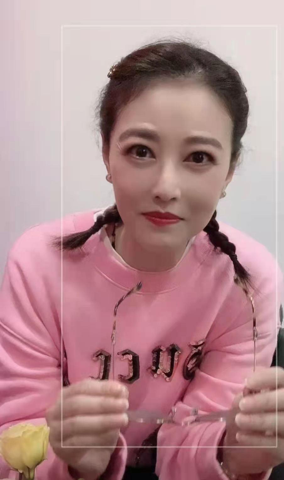 "The most beautiful Zhou Ruo" Zhou Haimei is close to the photo, the ...