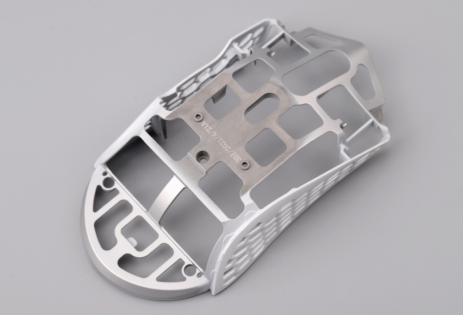 探求終極滑鼠的含金量，Finalmouse Starlight-12 Zeus拆解 - 資訊咖