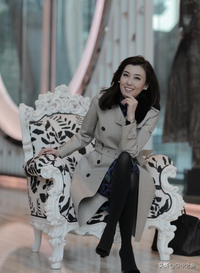 Li Hong, a beautiful CCTV anchor, turned into a CCTV host from the ...