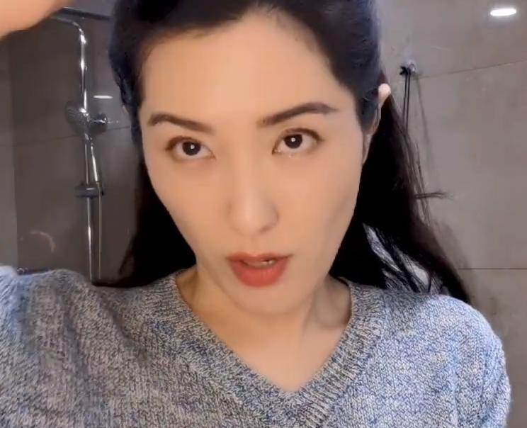 Zeng Li is not afraid of the lens biliary removal makeup, pureng Yan Chao glasses, netizens ...