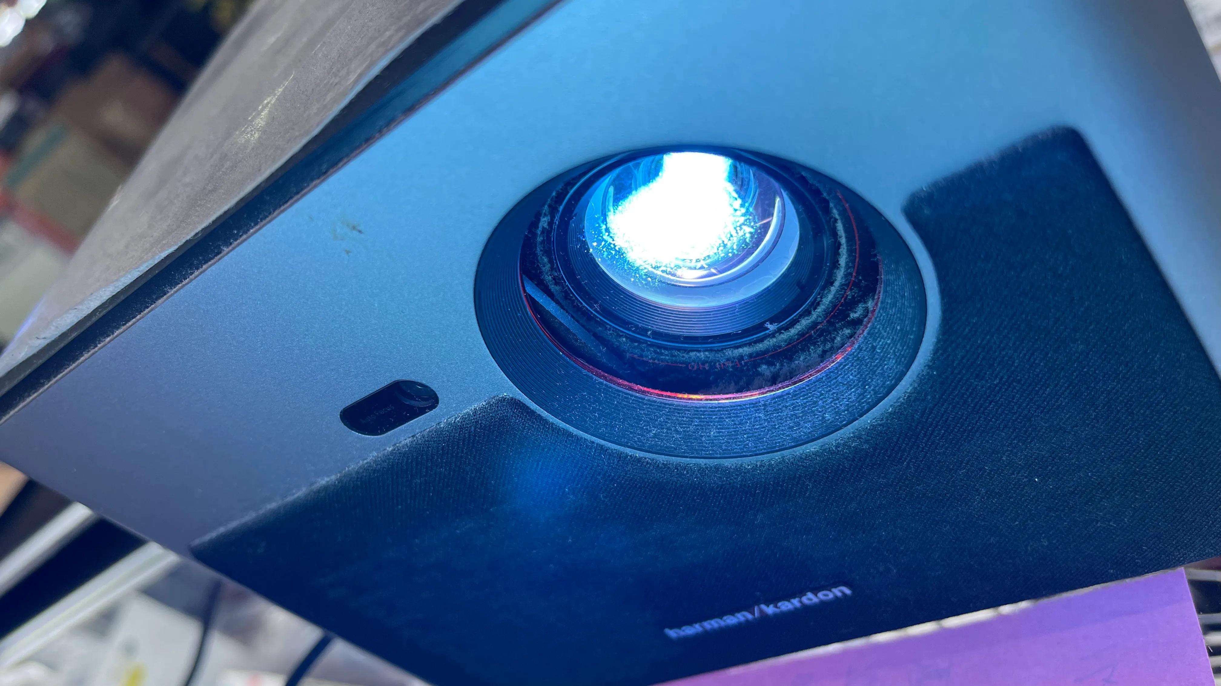 It's not too busy today. Take apart the XGIMI projector at home to ...