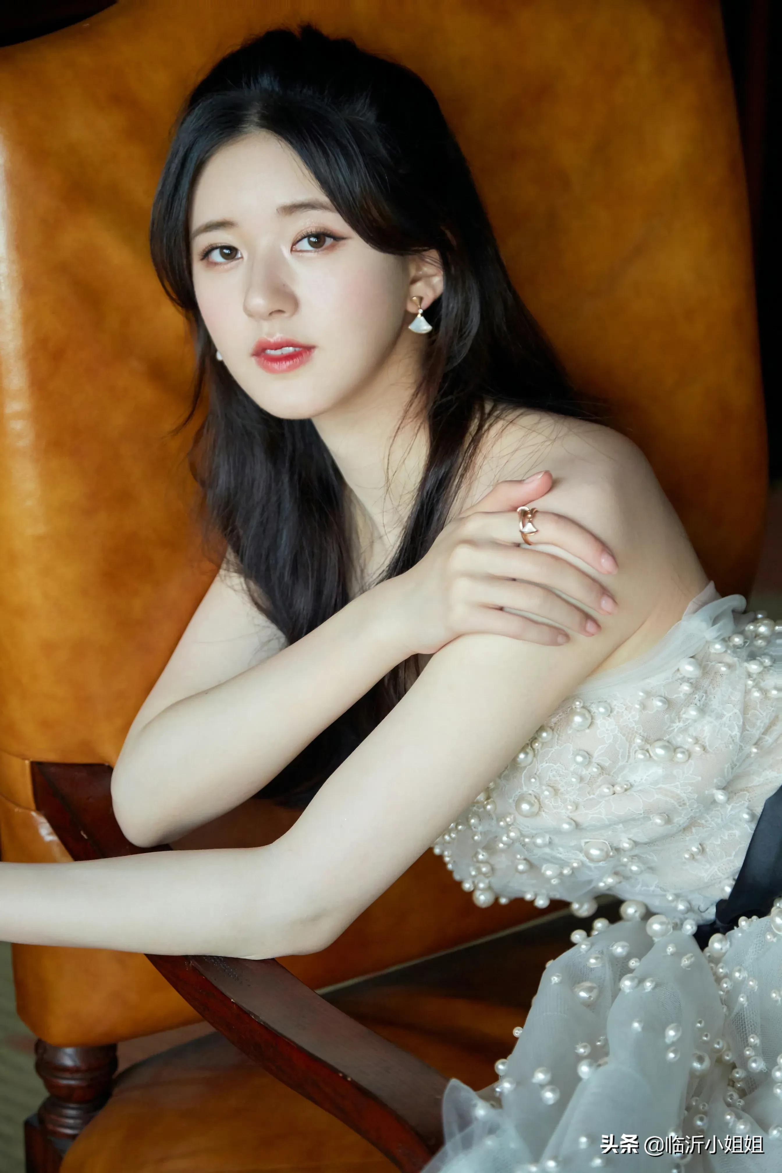 Zhao Lusi, a pure and invincible beautiful girl, full of youth and ...