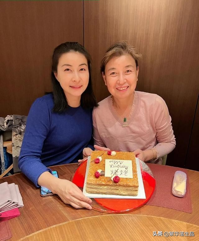 Guo Jingjing celebrated her mother's birthday, and Guo's mother enjoys ...