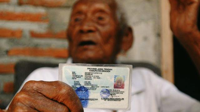 Indonesia's 146-year-old man wants to die in his later years. The ...