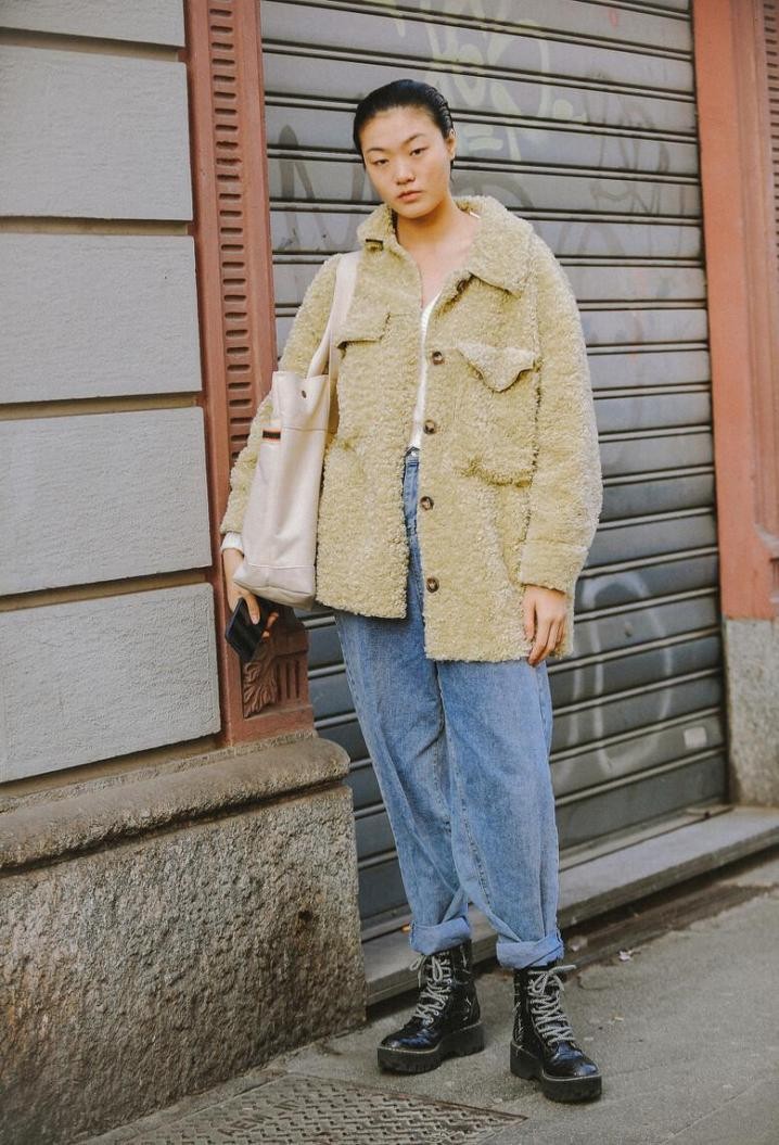 What is cute and warm to wear in winter?A fluffy lamb velvet coat is ...