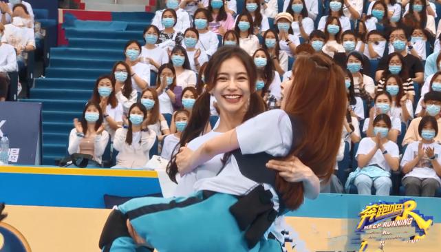 When Princess Baby hugs Zhang Hanyun, Deng Ziqi and Huang Xuxi are in charge of the atmosphere ...