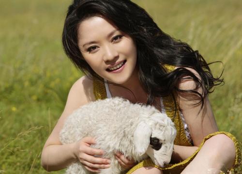 CCTV's famous beauty anchor Zi Ning: buy a car with a loan, still ...