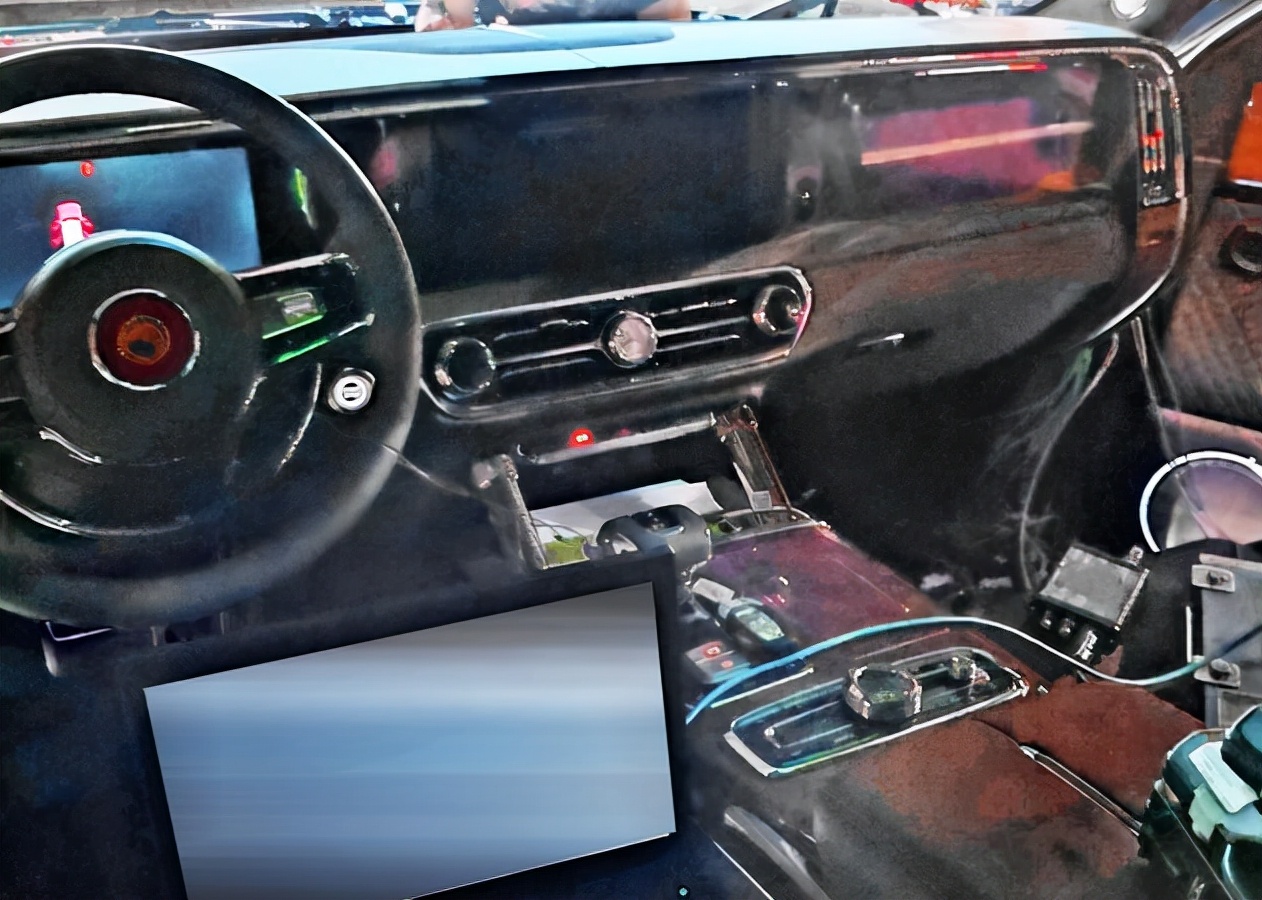 "Domestic Cullinan" Hongqi LS7 interior exposed, 6-seat suede roof ...