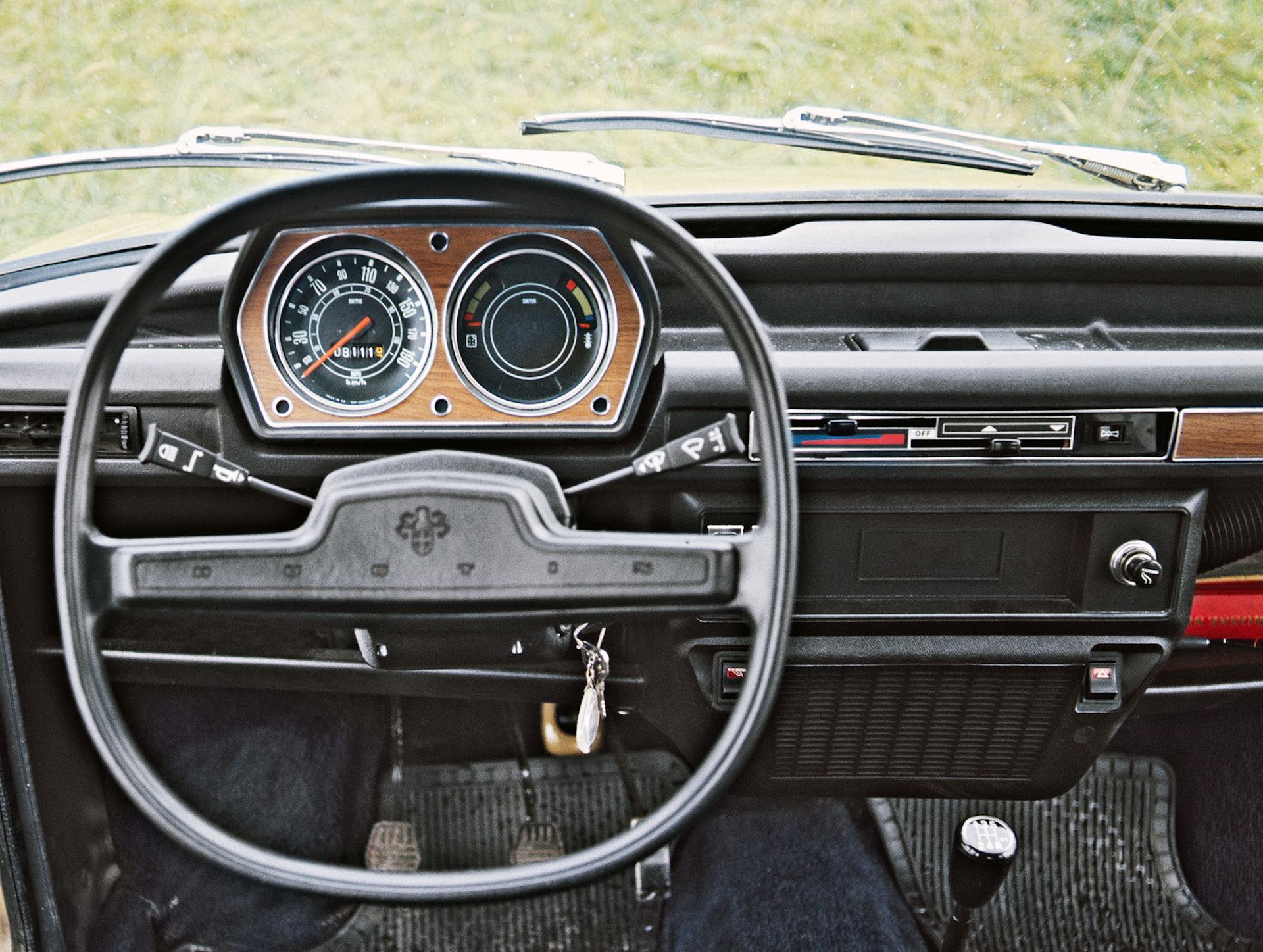 Car design trends: square or rectangular steering wheel, which one ...