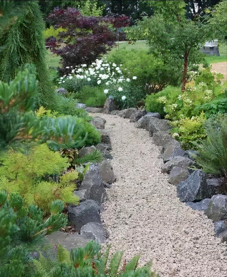 Beautiful garden path - iNEWS