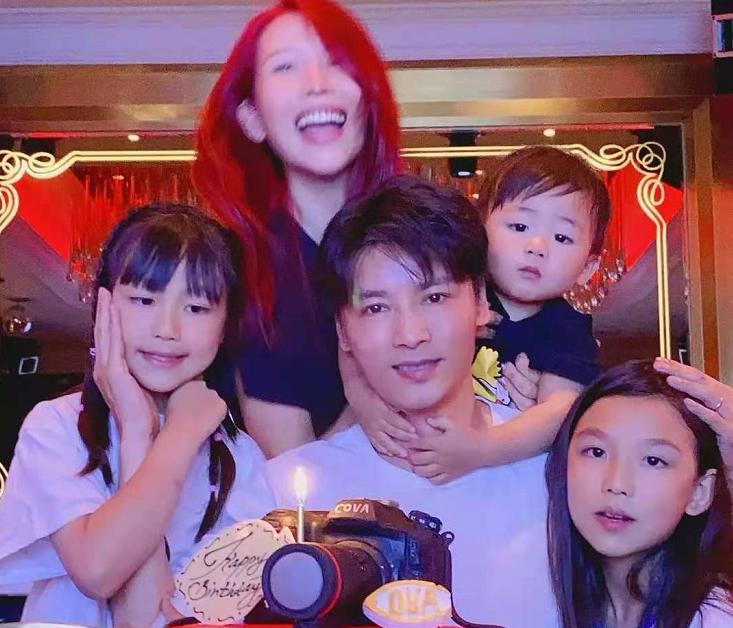 Cai Shaofen took a family portrait for Zhang Jin's birthday!The new ...