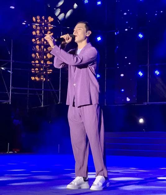 Jiangdong Wang Qi Jiaxing Stars Concert Ten Thousands Gathered, Stars ...