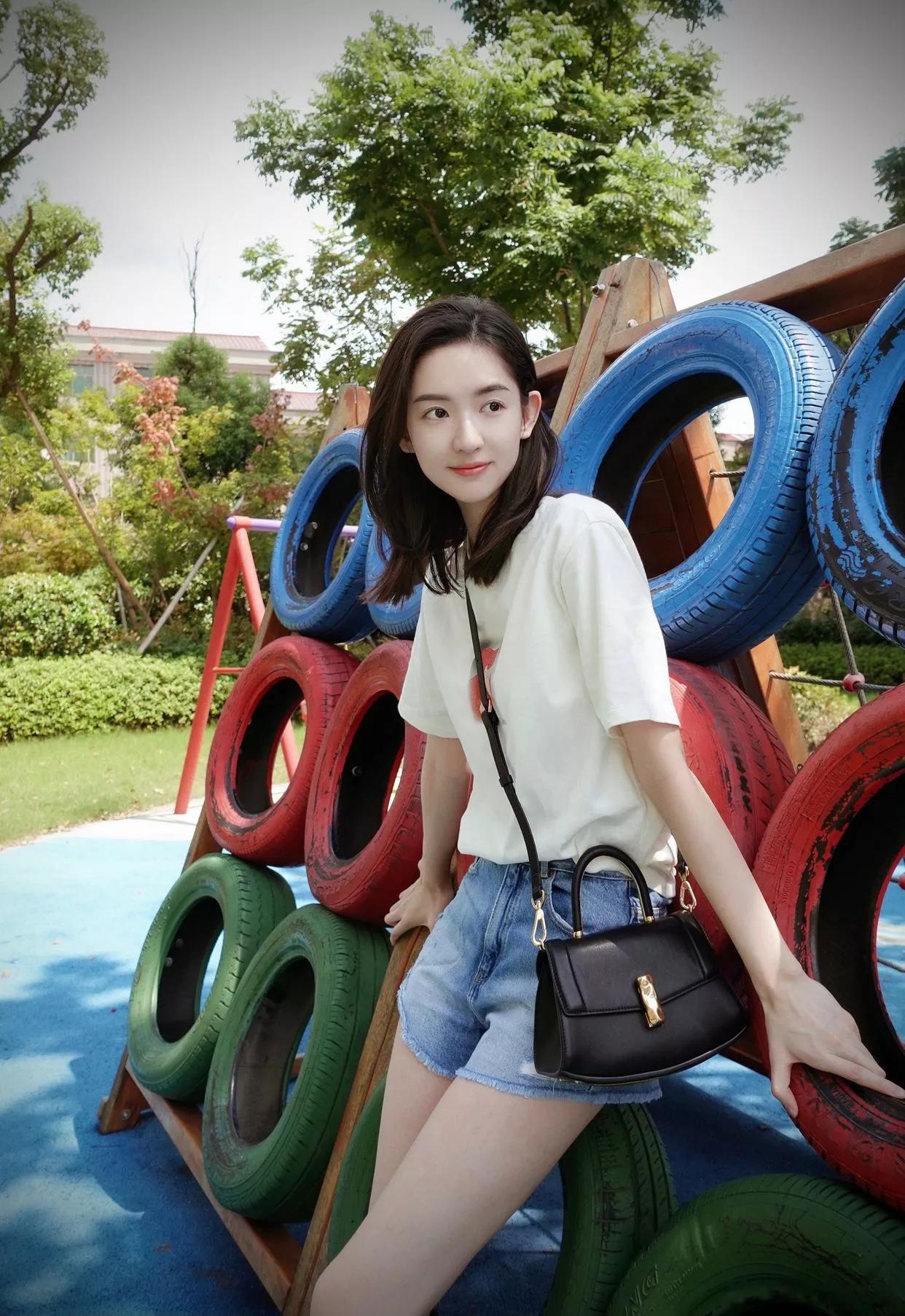 School flower Wang Yuwen pure long legs - iMedia