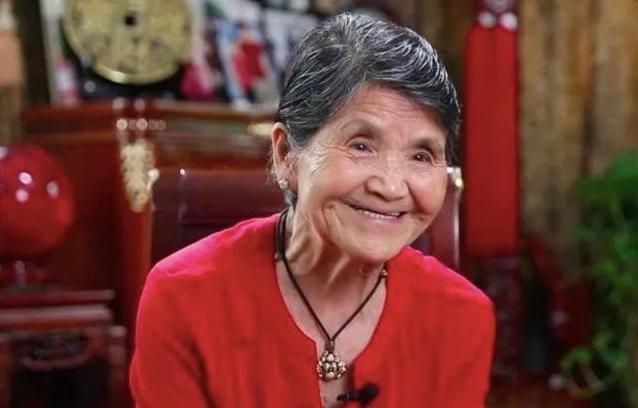 Huang Shengyi's live broadcast angered fans at 80-year-old mother-in ...