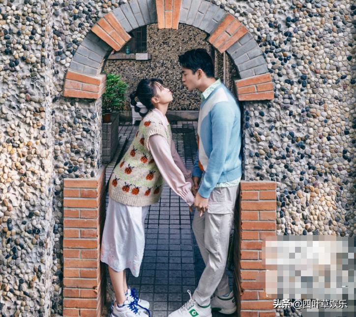 Wang Yanlin Ai Jiani went back to the show to take wedding photos. The sweet stare is a perfect ...