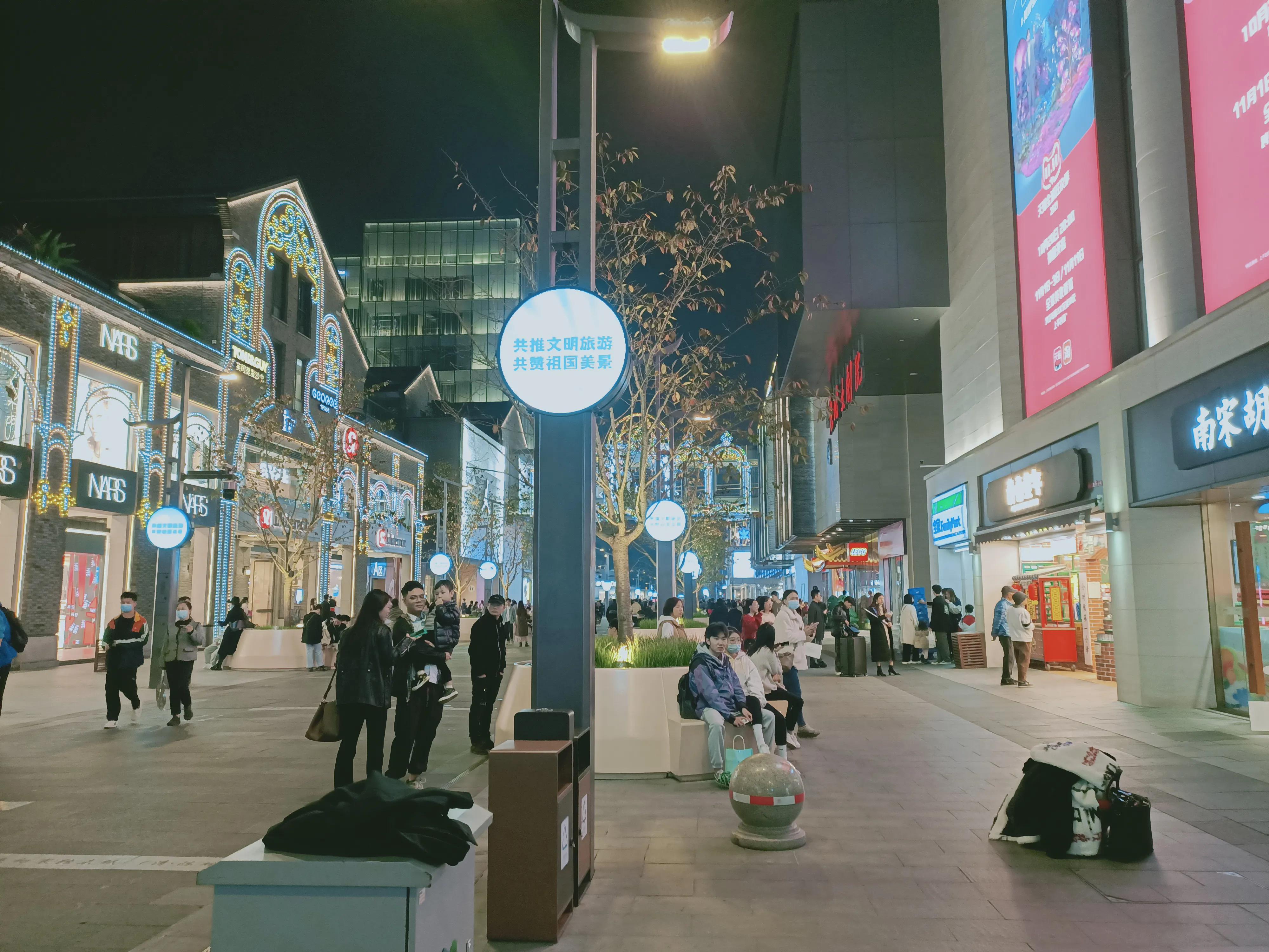 Hangzhou's busiest Hubin Yintai shopping district is worth visiting - iNEWS