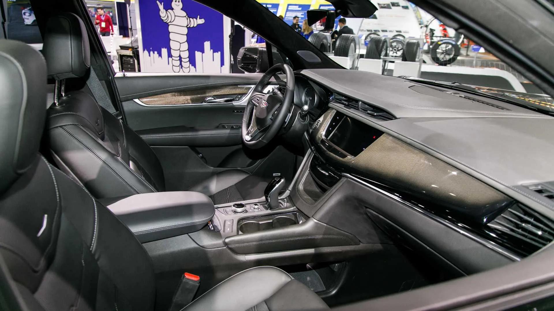 氣場不慣著奧迪Q7，動力不輸寶馬X5，新一代凱迪拉克XT6進化完成 - 資訊咖