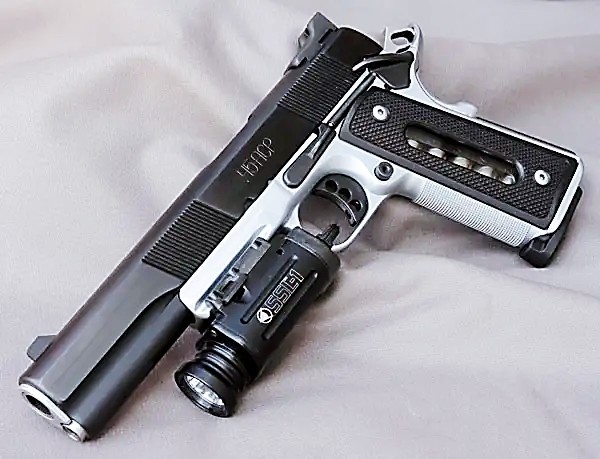 Don't look at the appearance of this magical modification of M1911 ...