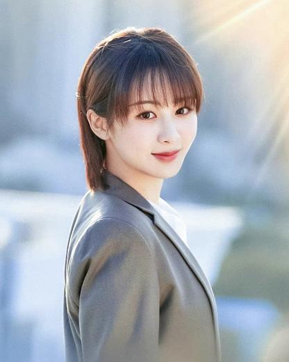 Yang Zi: Work hard to polish her acting skills, study the script of ...
