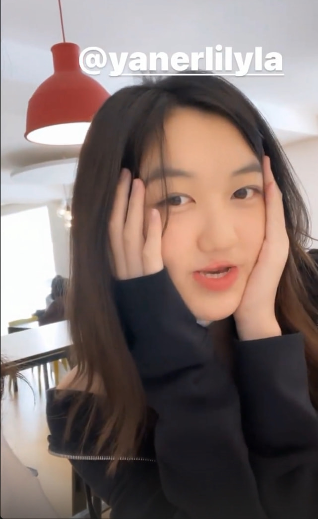 Li Yan is in a good mood with her girlfriends, she rarely shows a ...