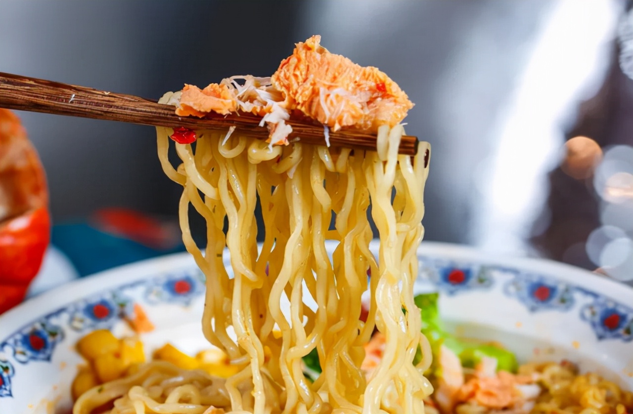 How does eating a bag of instant noodles affect the liver?Is there any ...