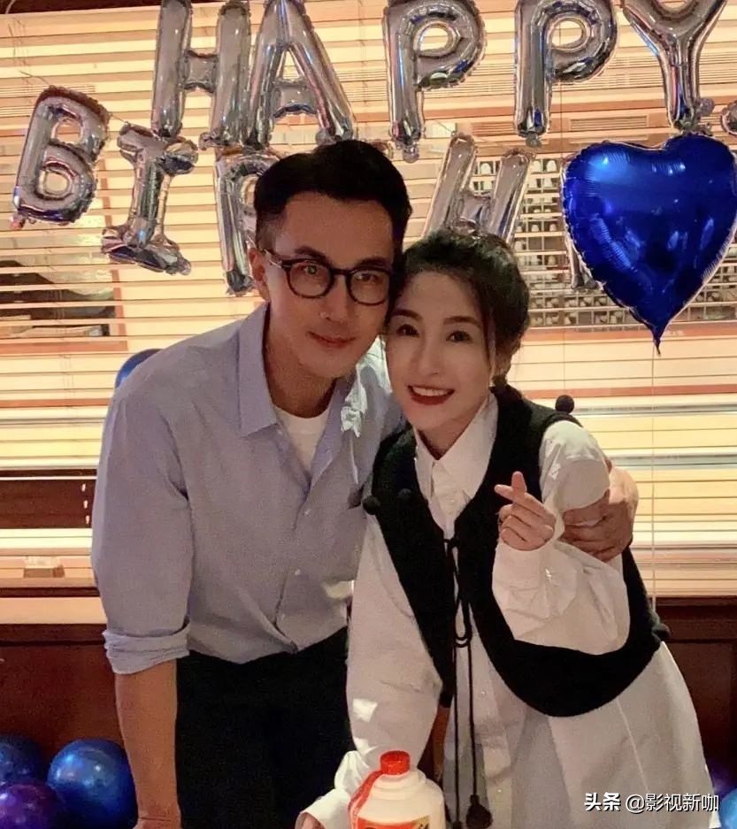 Hawick Lau celebrated the birthday of Lin Feng's cousin, the two were ...
