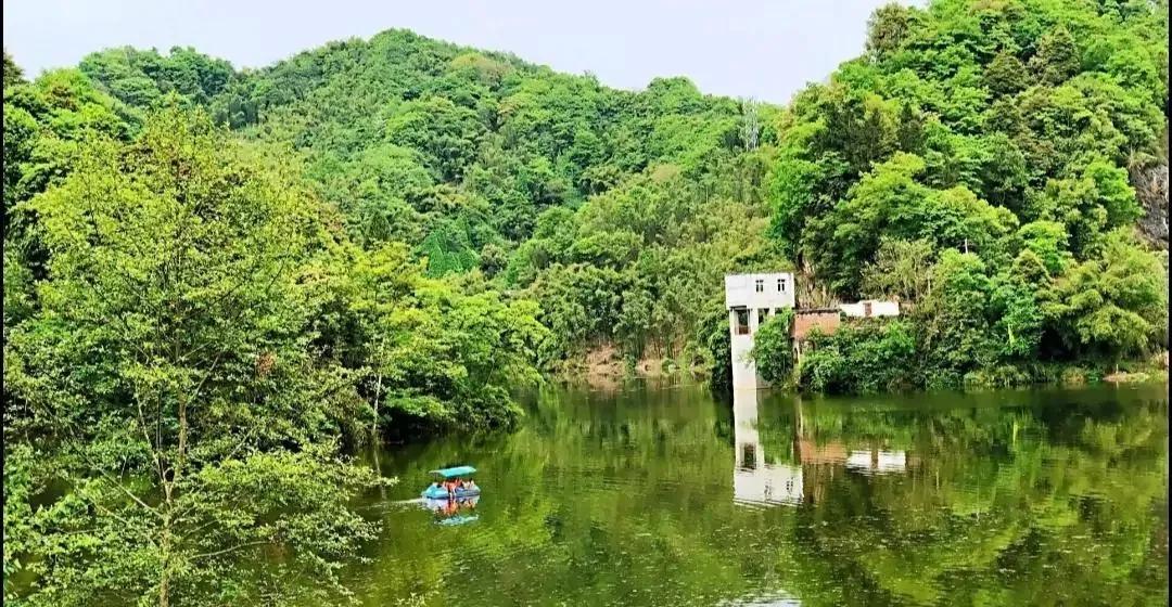 This scenic lake in Chengdu, the pristine nature has no tickets yet ...