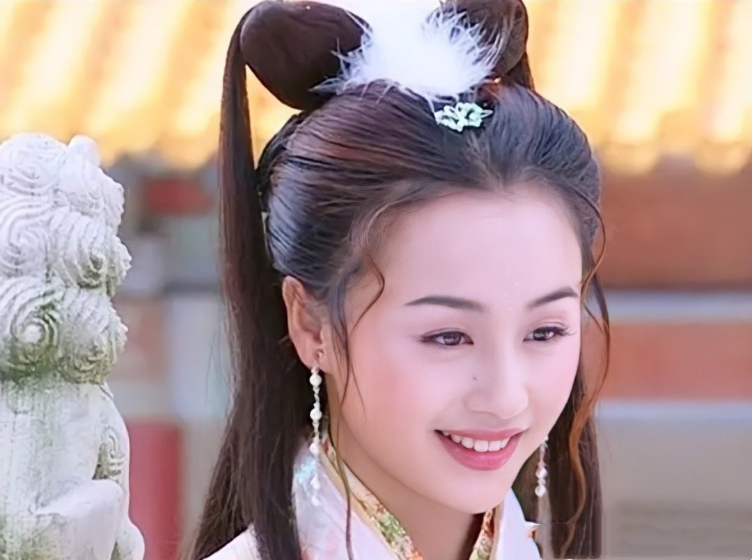 Starring in "Big Snow Without Trace", hosting "Variety Show", 47-year-old Cao Ying's recent ...