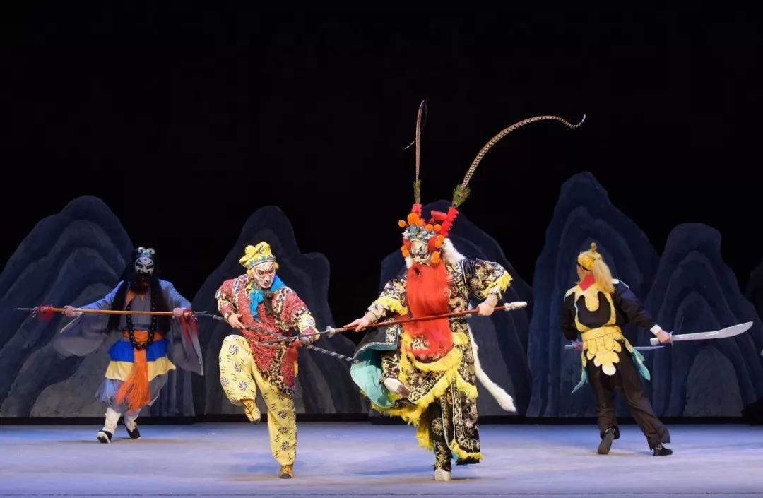 Peking Opera "Monkey Wukong Three Borrow Banana Fans" to see how the ...