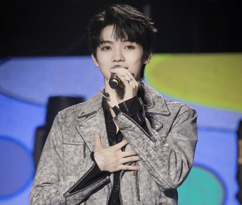 The 9 members of "Blue 3" officially debuted and formed a low-key group ...