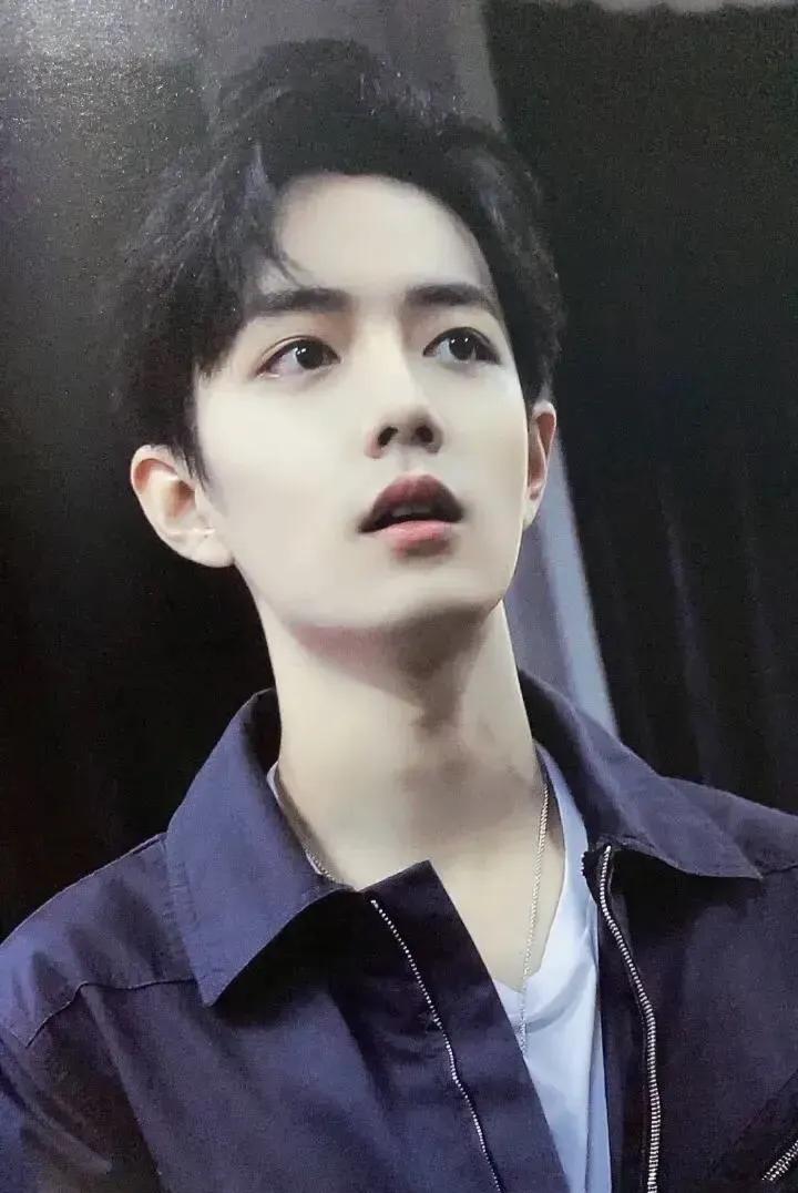 Do you know the reason why Xiao Zhan becomes more black and hot? - iNEWS