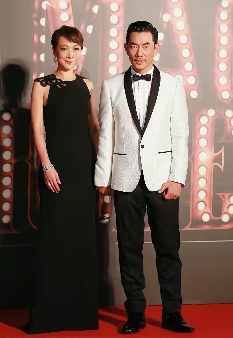 Ren Xianqi's wife, Chen Zeyu, spent a long time with him, and now the family of four is happy ...