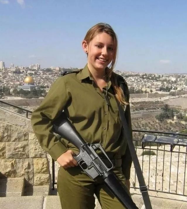 The demeanor of Israeli female soldiers, all beautiful and colorful - iNEWS