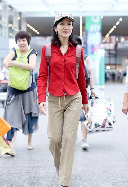 Chen Meiqi, who is in her 60s, looks quite resistant to old age, her ...