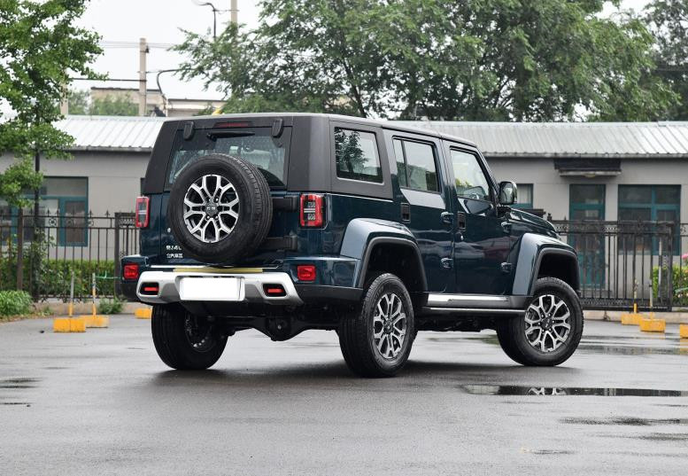 BJ40 City Hunter Edition: Upgraded imported 8AT, double large-screen interior, 2.5 times the ...