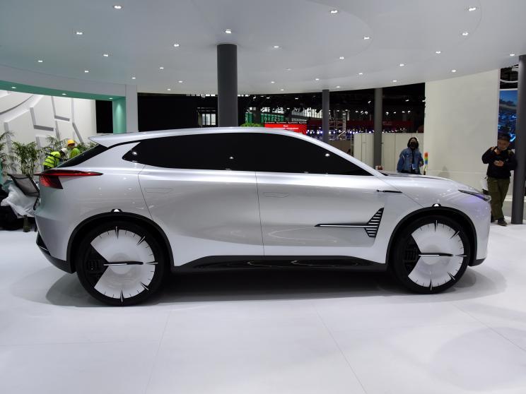 Modeling science fiction, positioning the compact SUV, the Feng Shuang ...