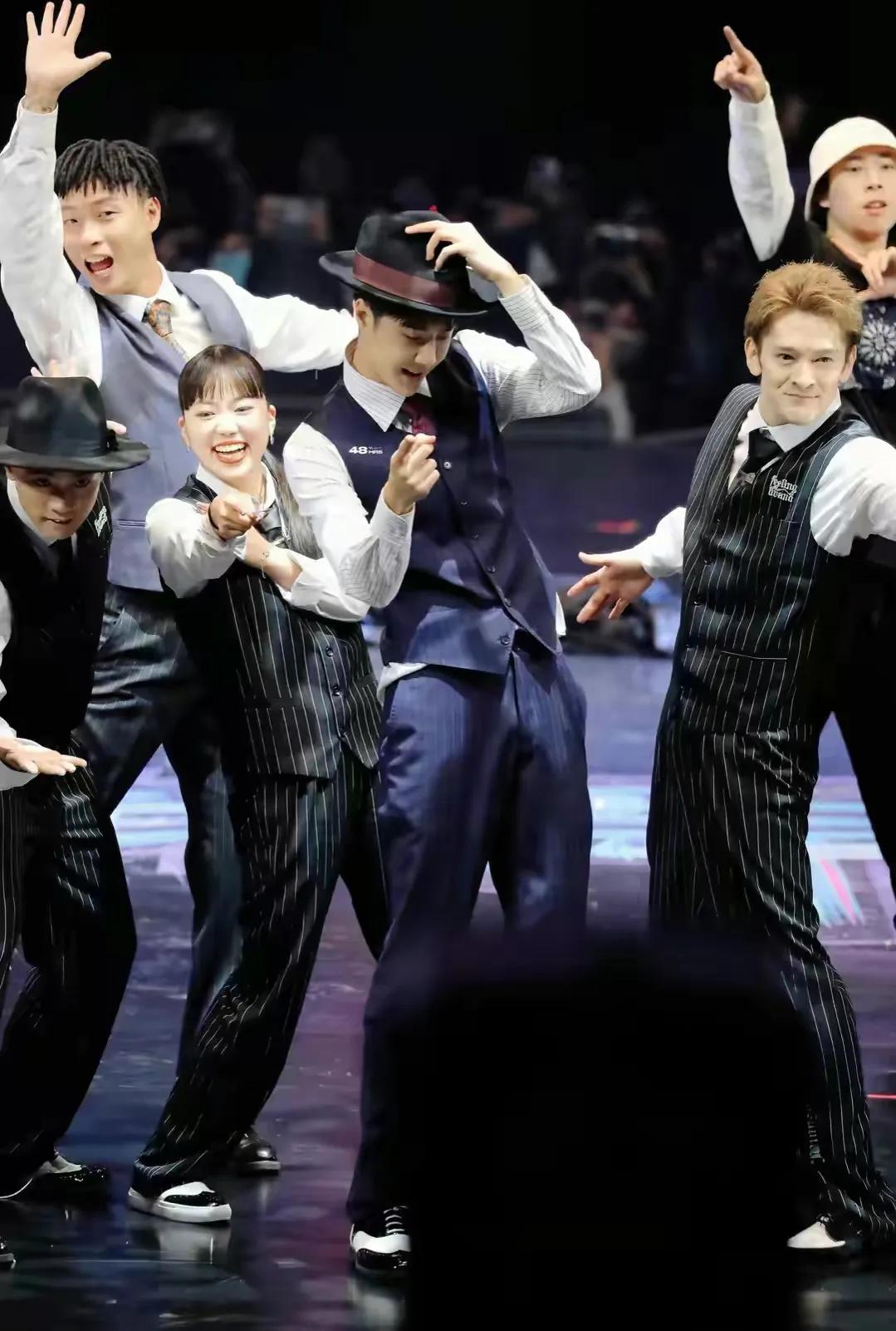 A wave of king bombing, the victory of the "Axis Man" - iNEWS