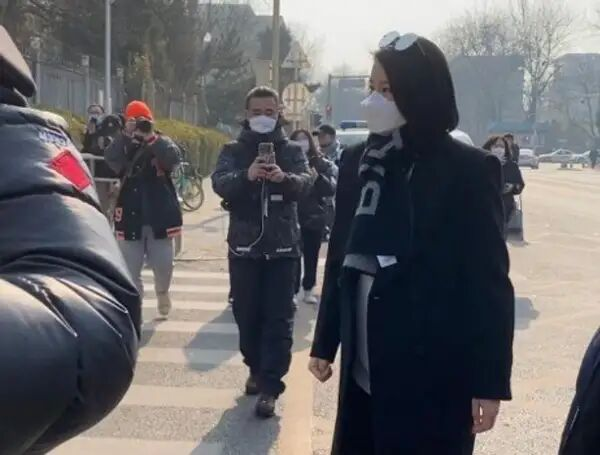 The 41-year-old Hu Xing'er appeared in the Spring Festival Gala ...