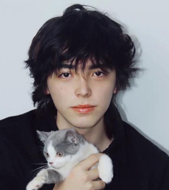 This "Chinese-Russian handsome guy" is on fire!Not only is he handsome ...