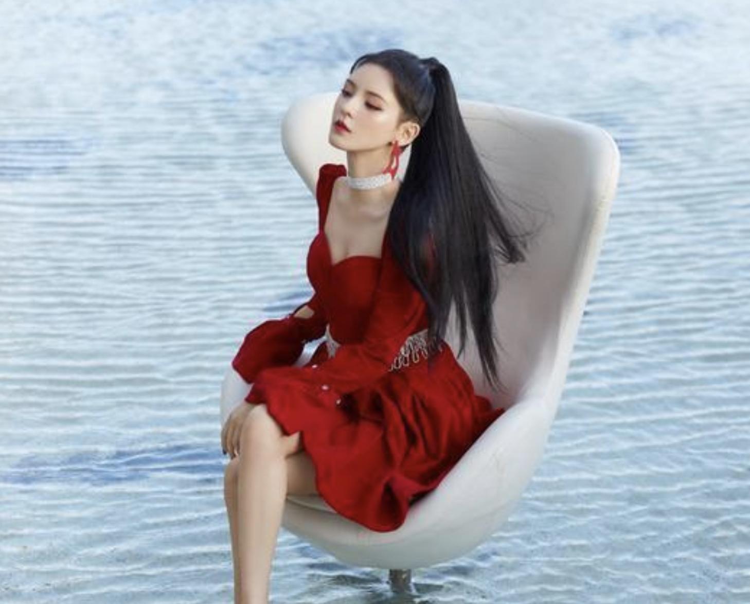 Zhang Xinyu Zhang Yuxi is more beautiful in the same frame, the black ...