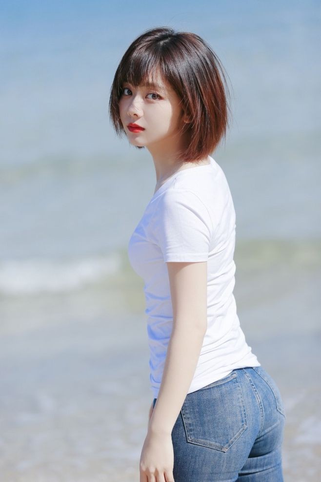 Tan Songyun turns into a sexy goddess, with beautiful shoulders and ...
