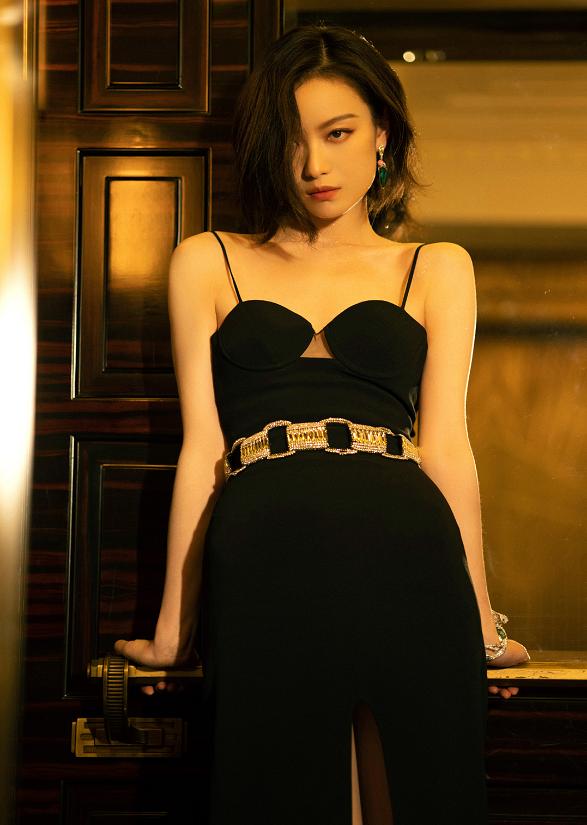 Ni Ni and Feng Shaofeng participated in the same event, Ni Ni's look is ...