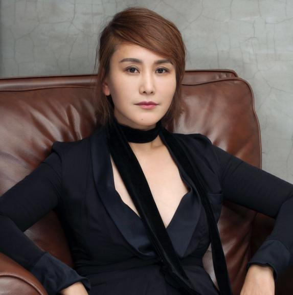 Wang Qian: He insisted on marrying an old man, and his appearance ...