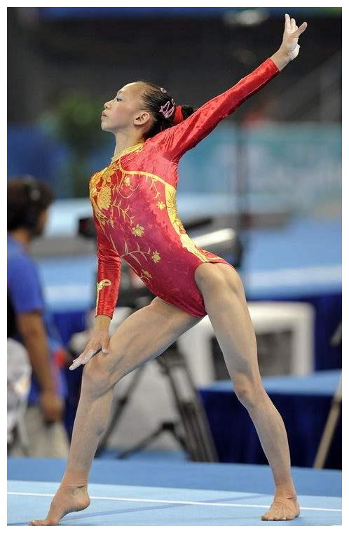 Deng Linlin, since she was a girl, has become a goddess next door, she ...