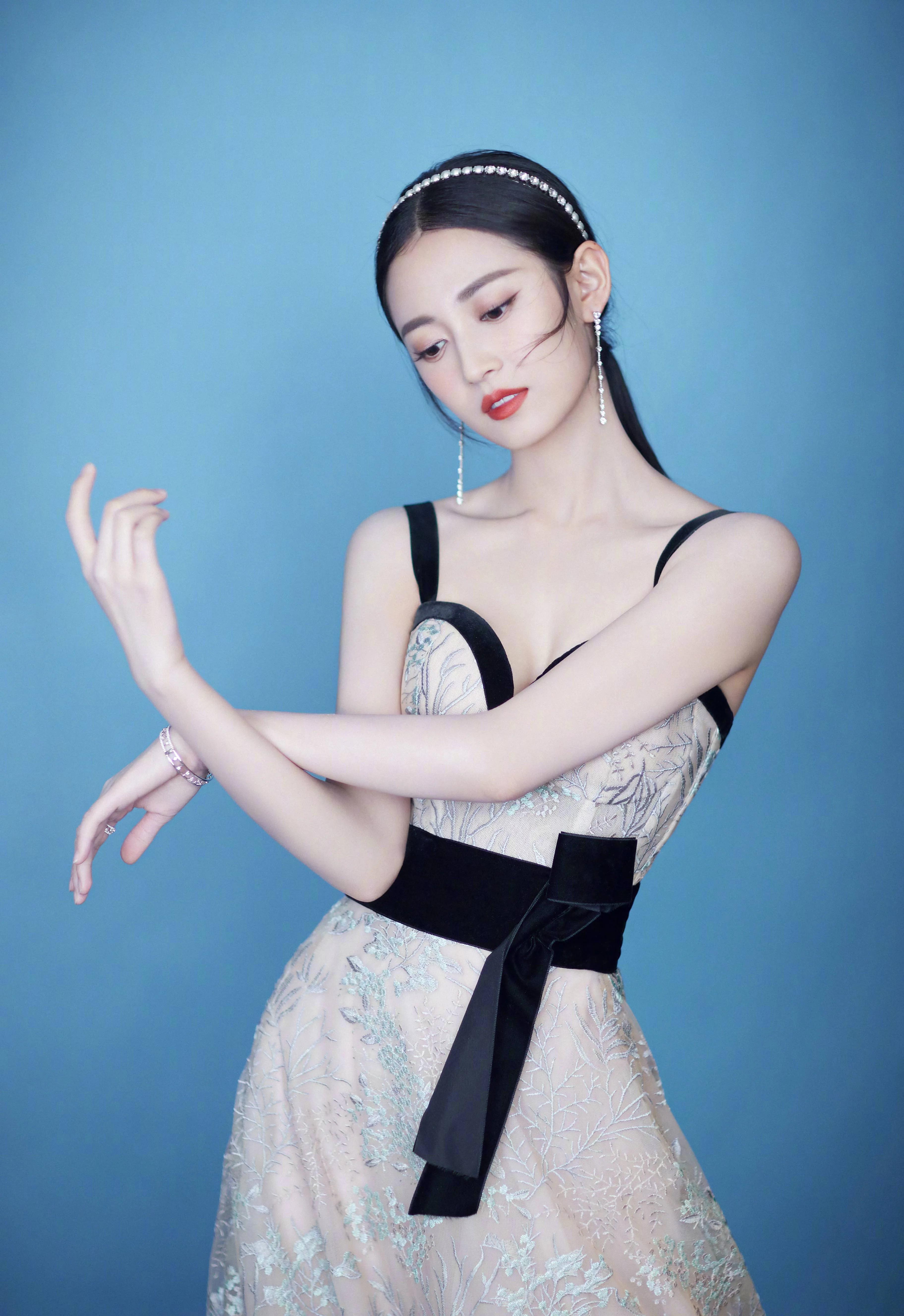 The goddess Chen Yuqi - iNEWS