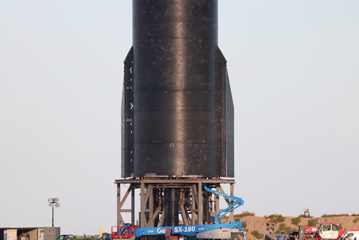 The picture shows the SpaceX starship SN21 under construction - iNEWS