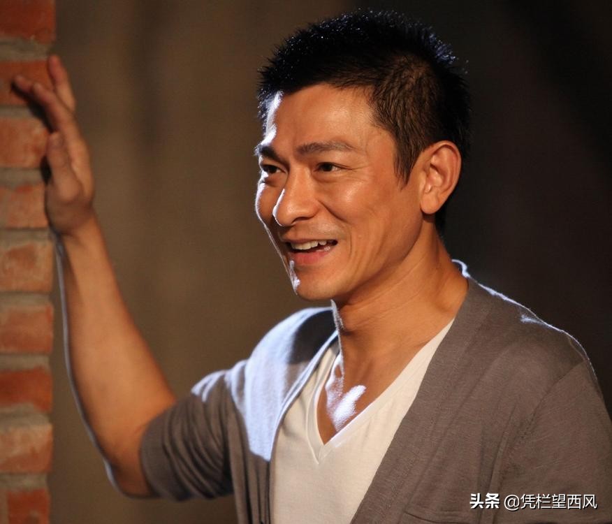 Andy Lau also broadcast live?With millions of views, a small detail ...