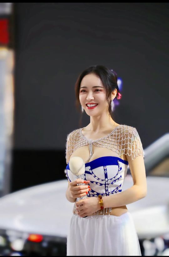 Pan Chunchun: Temperament Royal Sister, Stunner in the World - iNEWS