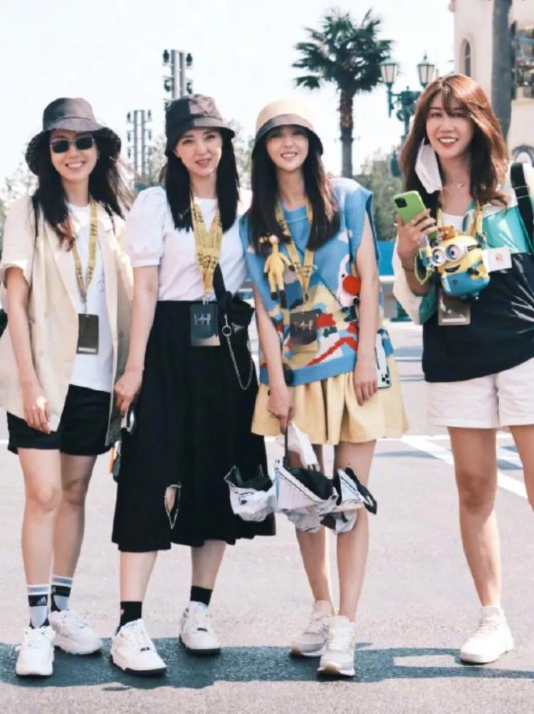 Liya Tong and Xuan Dong meet with her baby on a trip, Duo Duo and Xiao ...