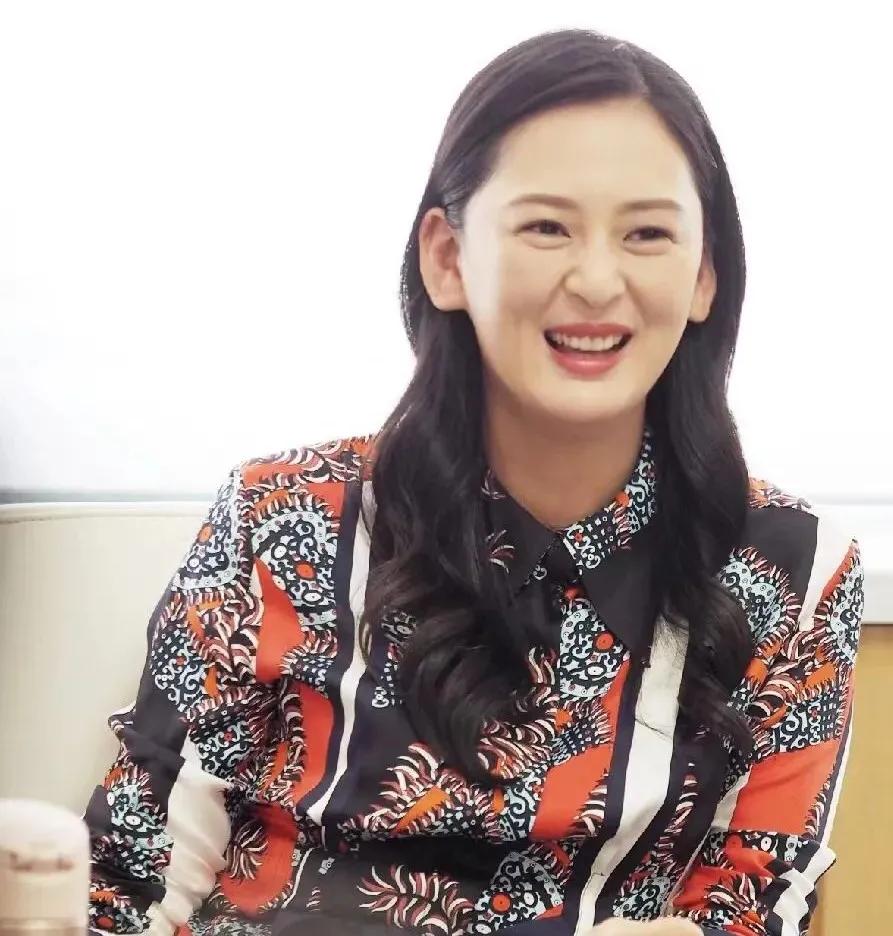 Huang Lan "touches the net", the style of painting has changed - iNEWS